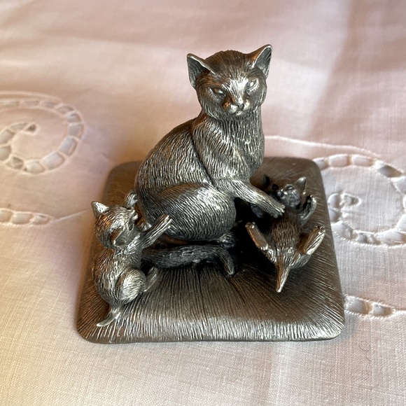 Hudson Pewter | Accents | Vintage Hudson Pewter Cat With Kittens Usa ...